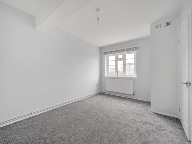 Lady Margaret Road, Southall. 3 bed flat to rent £1,800 pcm £415 pw