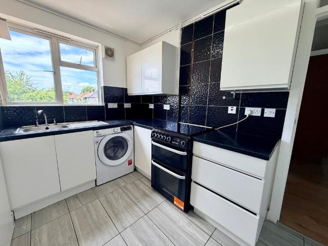 Lady Margaret Road, Southall, Greater. 3 bed flat to rent £2,400 pcm £554 pw