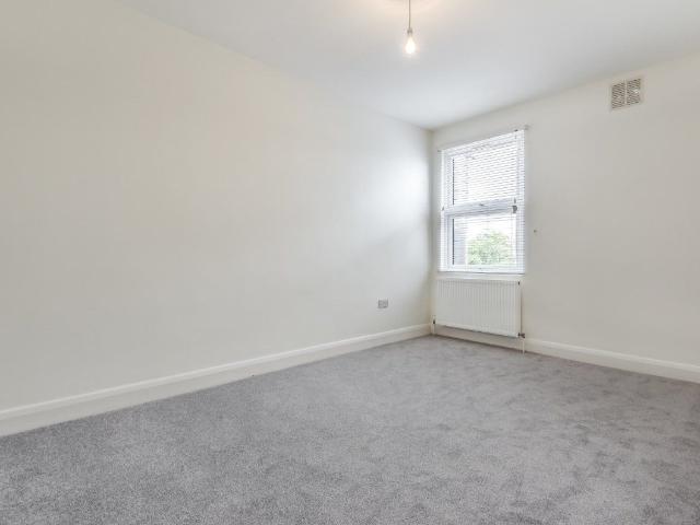 Lady Margaret Road, Southall, Middlesex UB1, 2 bed flat to rent, £1,850 pcm | PrimeLocation