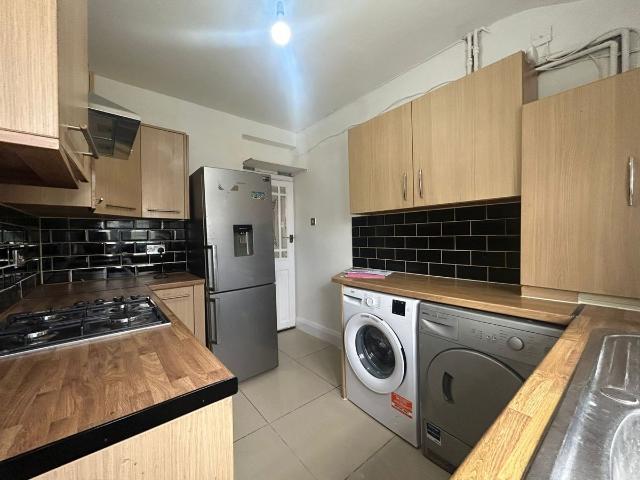 Lady Margaret Road UB1, 2 bed flat to rent, £1,775 pcm | PrimeLocation