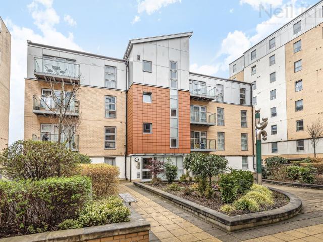 Lady Anne Court, Queen Mary Avenue, South Woodford, London E18, 2 bed flat to rent, £1,975 pcm | PrimeLocation