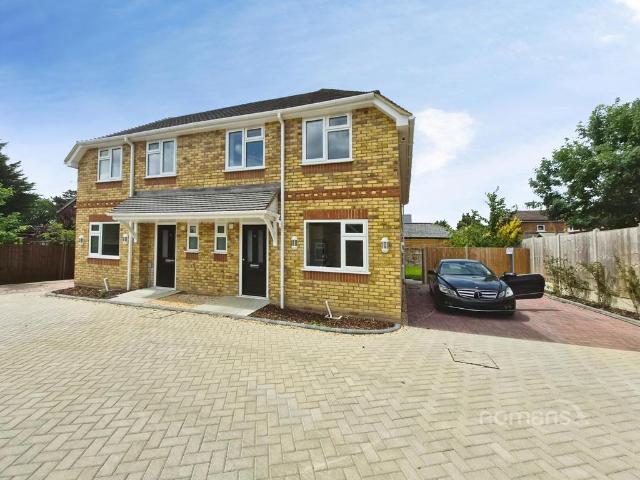 Lady Hatton Place, Stoke Poges. 3 bed semi detached house to rent £2,250 pcm £519 pw