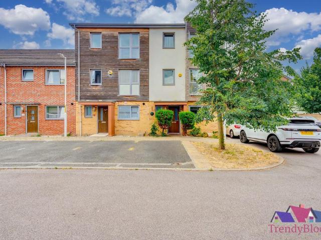 Lady Jane Place, Dartford DA1 5 bed terraced house to rent £2,450 pcm £565 pw