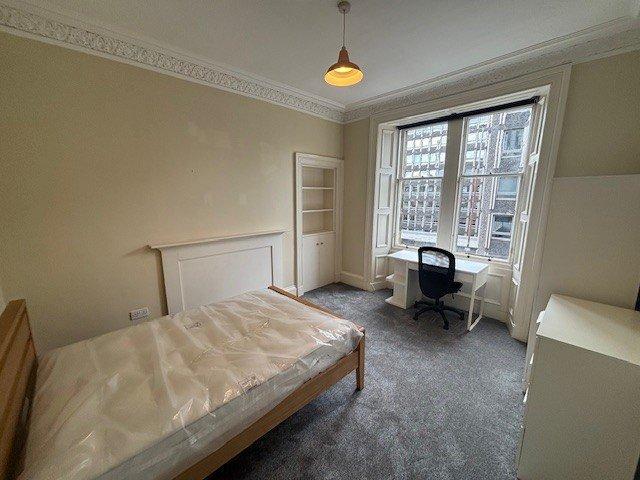 Lady Lawson Street, Edinburgh, EH3 3 bed flat to rent £2,100 pcm £485 pw