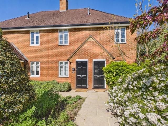 Lady Yorke Park, Seven Hills Road. 2 bed apartment to rent £1,600 pcm £369 pw