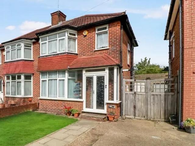 Ladycroft Walk, London, HA7 1LX, United Kingdom | 3 bed duplex for rent #167775397 | Rentberry