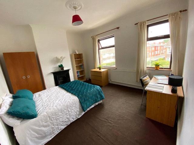 Ladybarn Lane, Fallowfield, M14 4 bed terraced house to rent £2,149 pcm £496 pw
