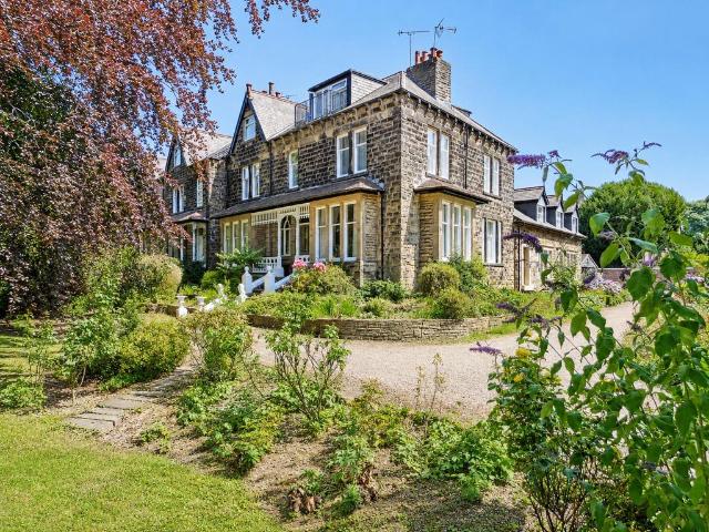 Ladywood Road, Leeds LS8 2 bed apartment to rent £1,495 pcm £345 pw