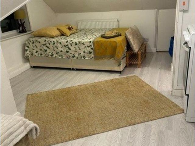 Ladywood Road, Surbiton KT6, Room to rent, £1,200 pcm | PrimeLocation