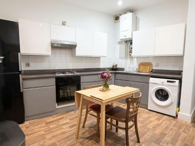 Ladywell Road, London, SE13 1 bed flat to rent £1,650 pcm £381 pw