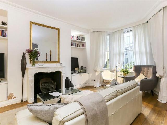 Ladbroke Terrace, London W11 2 bed flat to rent £4,117 pcm £950 pw