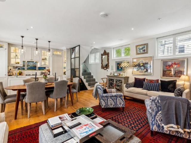 Ladbroke Walk, London 3 bed mews to rent £8,500 pcm £1,962 pw