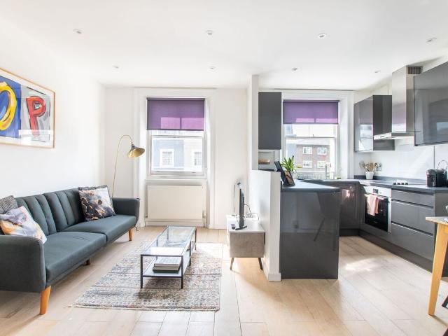 Ladbroke Crescent, Ladbroke Grove, London W11, 1 bed flat to rent, £2,600 pcm | PrimeLocation
