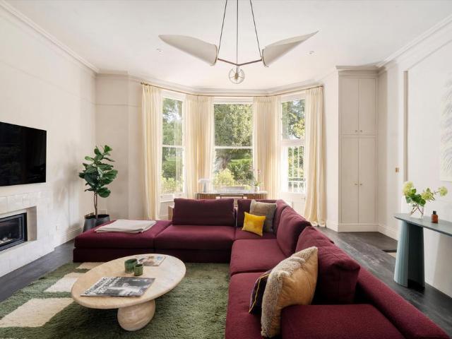 Ladbroke Gardens, Notting Hill. 3 bed maisonette to rent £16,497 pcm £3,807 pw