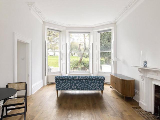 Ladbroke Gardens, London, W11 1 bed apartment to rent £3,683 pcm £850 pw