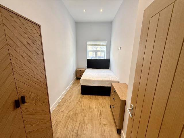 Ladbroke Grove W10, 2 bed flat to rent, £2,795 pcm | PrimeLocation