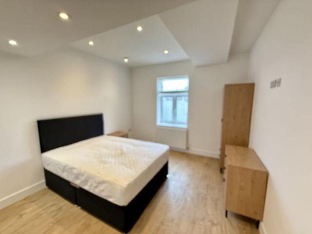 Ladbroke Grove W10, 2 bed flat to rent, £2,795 pcm | PrimeLocation