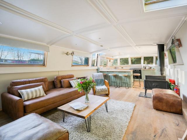 Ladbroke Grove, Kensal Rise W10, 1 bed houseboat to rent, £3,595 pcm | PrimeLocation