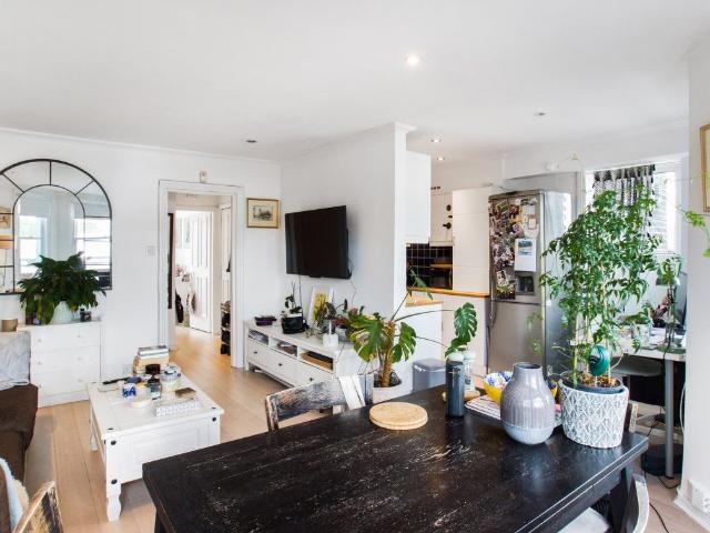 Ladbroke Grove, Ladbroke Grove W10, 1 bed flat to rent, £2,383 pcm | PrimeLocation