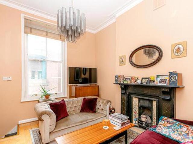 Ladbroke Grove, London, 2 Bedroom Apartment