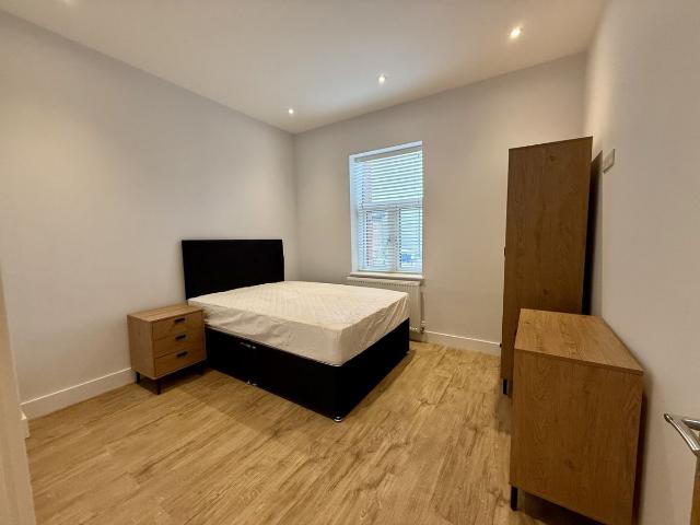 Ladbroke Grove, London W10, 1 bed flat to rent, £2,167 pcm | PrimeLocation