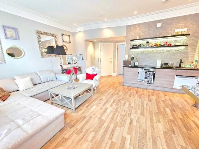 Ladbroke Grove, London W10, 1 bed flat to rent, £2,500 pcm | PrimeLocation