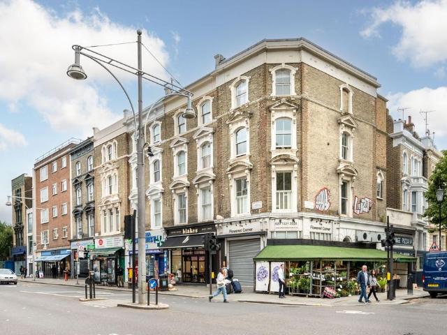 Ladbroke Grove, London, W10 1 bed flat to rent £2,701 pcm £623 pw