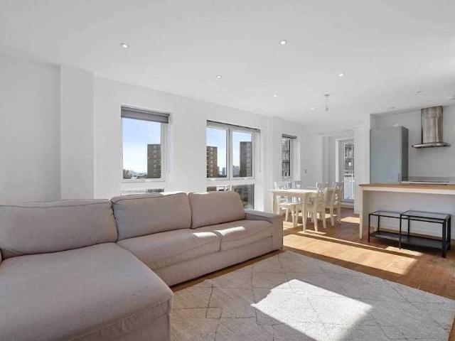 Ladbroke Grove, London W10, 2 bed flat to rent, £3,000 pcm | PrimeLocation