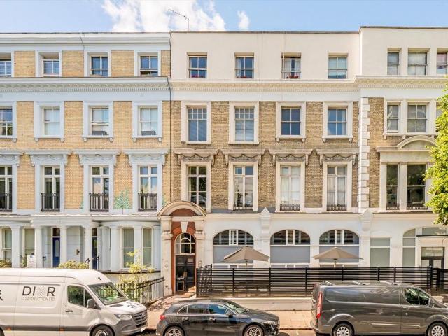 Ladbroke Grove, London W11 2 bed flat to rent £3,350 pcm £773 pw