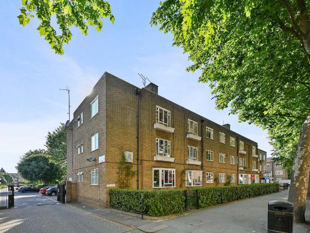Ladbroke Grove, North Kensington, London W10, 2 bed flat to rent, £2,600 pcm | PrimeLocation