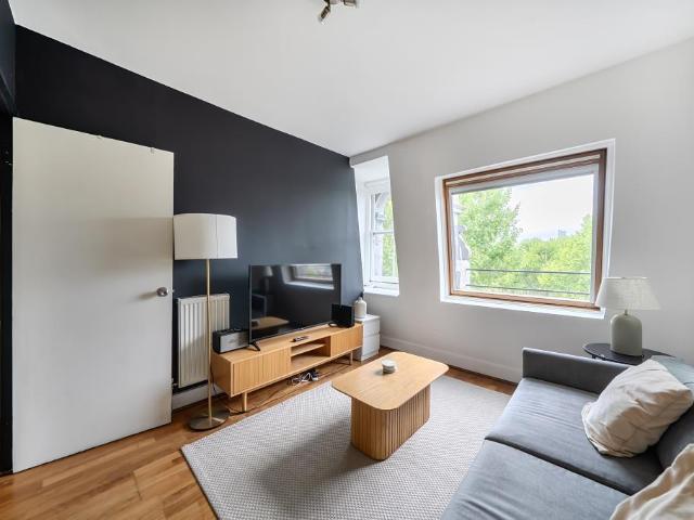 Ladbroke Grove, North Kensington, W10 1 bed apartment to rent £2,480 pcm £572 pw