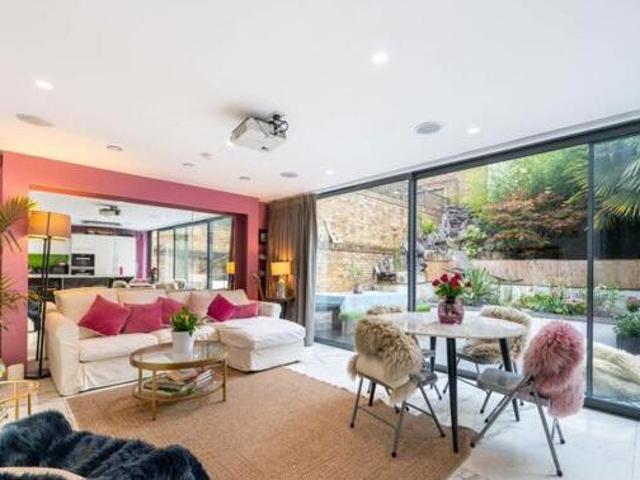 Ladbroke Grove, North Kensington, 3 Bedroom Flat