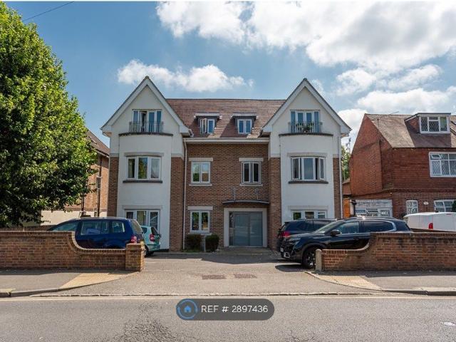 Ladbroke Road, Redhill RH1, 1 bed flat to rent, £1,400 pcm | PrimeLocation