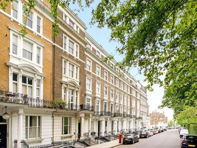 Ladbroke Square, London W11 1 bed flat to rent £4,117 pcm £950 pw