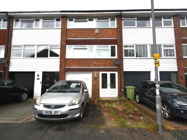 Ladds Way, Swanley BR8, 3 bed property to rent, £1,950 pcm | PrimeLocation