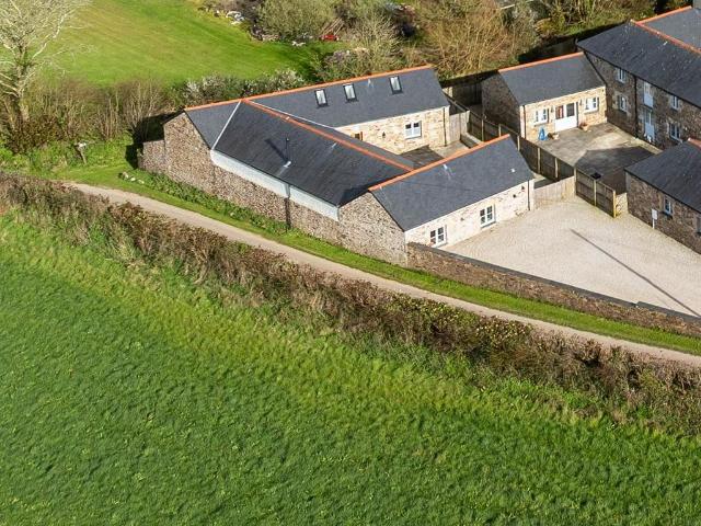 Ladock 3 bed barn conversion to rent £1,950 pcm £450 pw