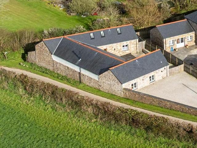 Ladock 3 bed barn conversion to rent £1,950 pcm £450 pw