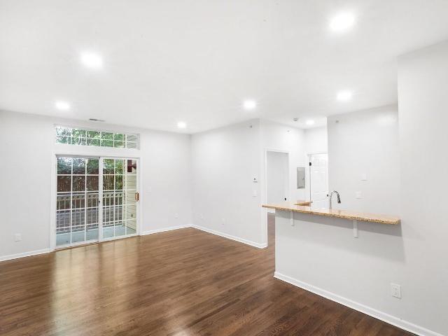 LAFAYETTE COURT L.L.C. 2 Bedroom Apartment for Rent at 70 Hill St, Morristown, NJ 07960