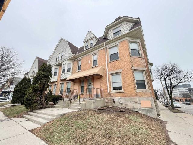 Lafayette Place 3 Bedroom Apartment for Rent at 1718 E Lafayette Pl, Milwaukee, WI 53202 Lower East Side
