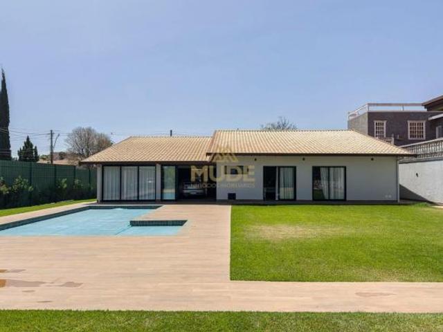 LAGO NORTE CASA TERREA/ REFORMADA/ 4 SUITES