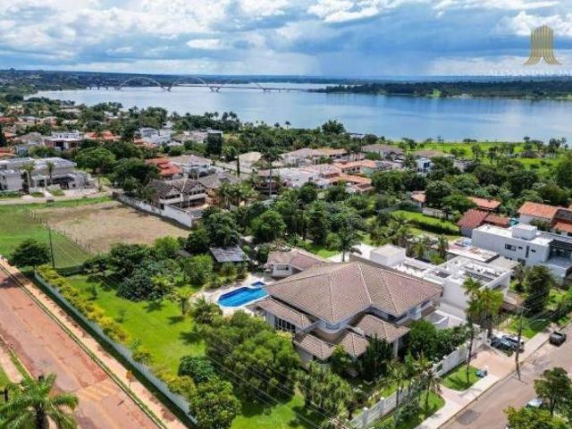 Lago Sul: Casa de esquina com vista para o Lago lote 3.000 m2