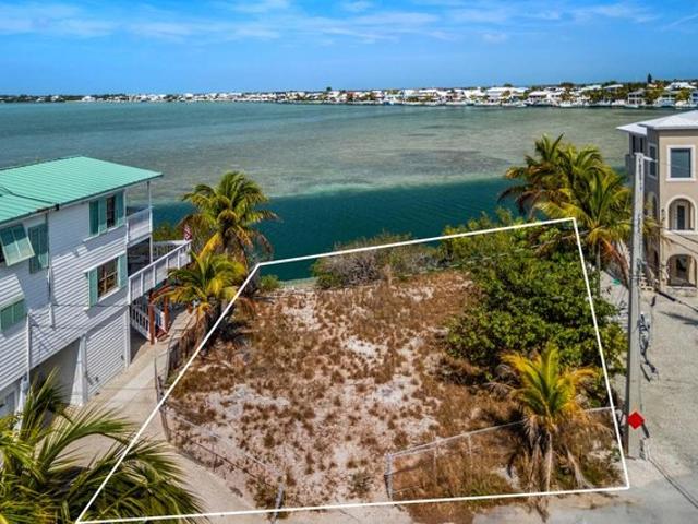 Lagoon Dr, Sugarloaf Key, FL 33042
