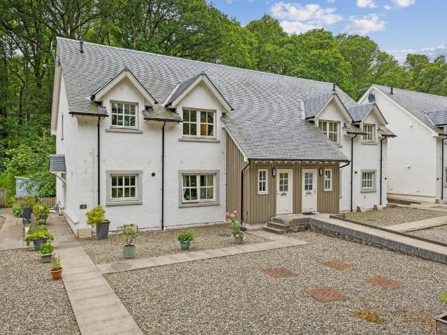 Lagreach Brae, Pitlochry, Perthshire PH16, 2 bed flat to rent, £1,200 pcm | PrimeLocation