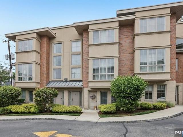 Laird Ave Apt,cliffside Park, Condo For Sale