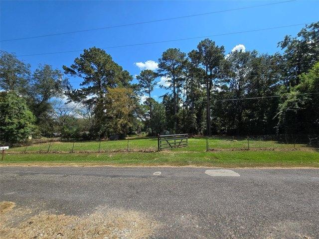 Laird St, Dayton, TX 77535