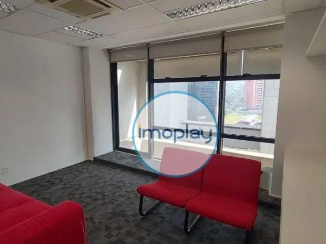 Laje comercial com 698m² mobiliado, carpete, 02 banheiros com acessibilidade, copa e 25 vagas de gar