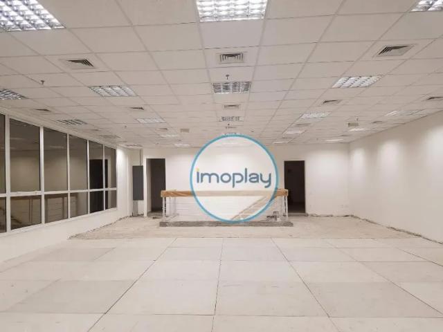 Laje comercial na Vila Olímpia próximo a Av. Santo Amaro com 334,95m² de área útil e 06 vagas de gar