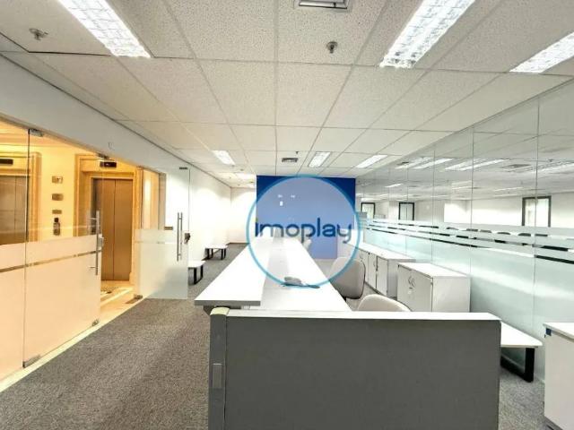 Laje corporativa mobiliada de 576 m² com 26 vagas – Av. Luís Carlos Berrini