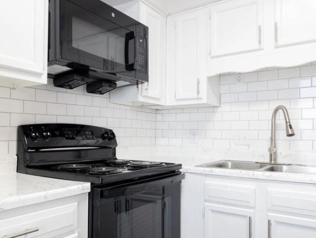 Lake Marina 3 Bedroom Apartment for Rent at 9515 Shoreland Ln, Indianapolis, IN 46229