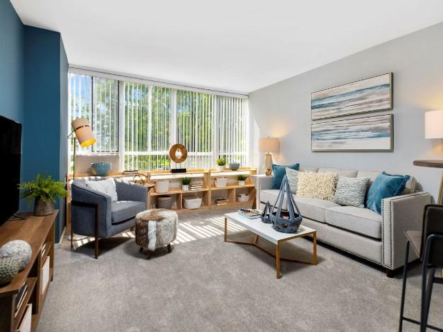 Lake Meadows Apartments 2 Bedroom Apartment for Rent at 400 E 33rd St, Chicago, IL 60616 Douglas